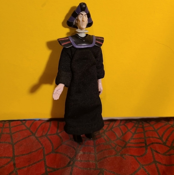 Toys | 1996 Burger King The Hunchback Of Notre Dame Claude Frollo ...